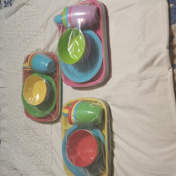 Kitchen | Summer Plastics Dinner Ware Sets 3 For 19 | Poshmark